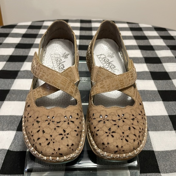 Rieker | Shoes | Rieker Antistress Mary Jane Leather Shoes Size 37 657 Flowers Tan Kiss Star ...